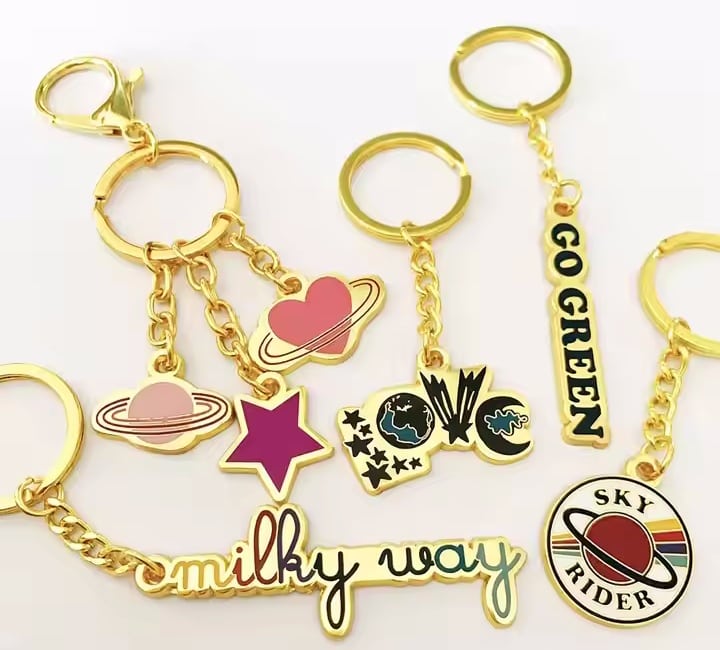 Customized metal letter keychain - badge factory
